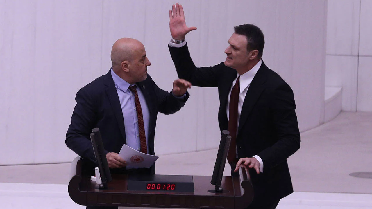 Alpay Özalan Kimdir, TBMM'de Ahmet Şık Ile Neden Kavga Etti? • Hepsi Elazığ